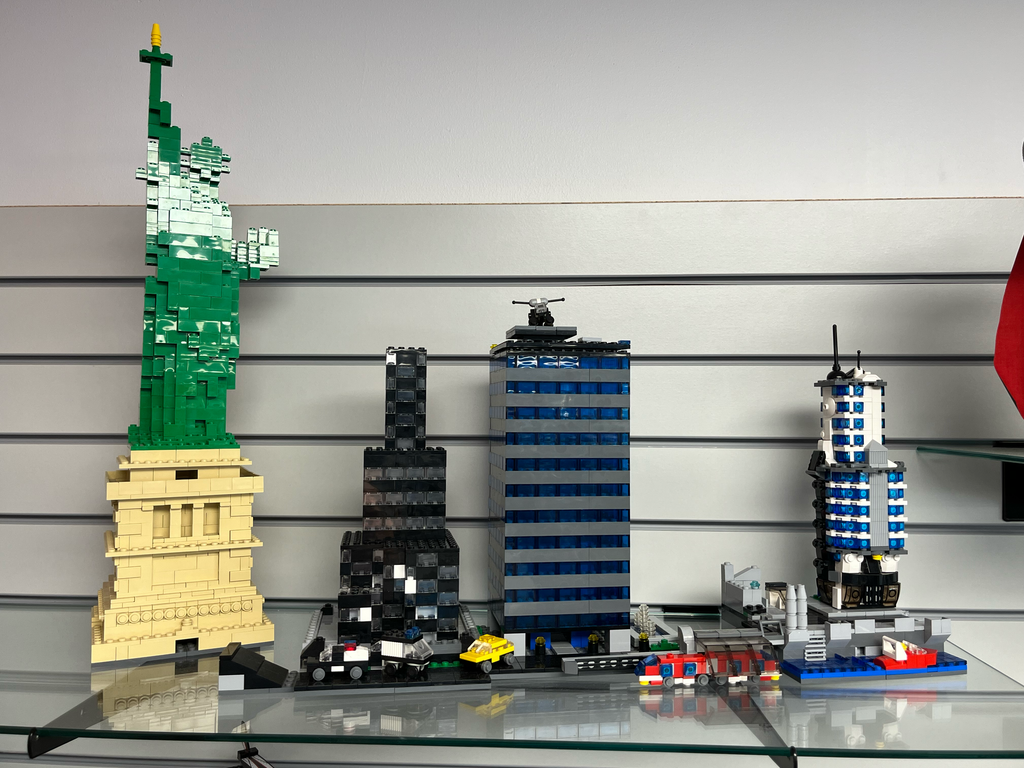LEGO 5526 Skyline, Retired, Used, Built – Bricks and Minifigs Huntsville AL
